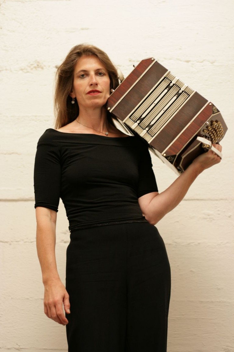 Autorin/Journalistin - Helena Ruegg